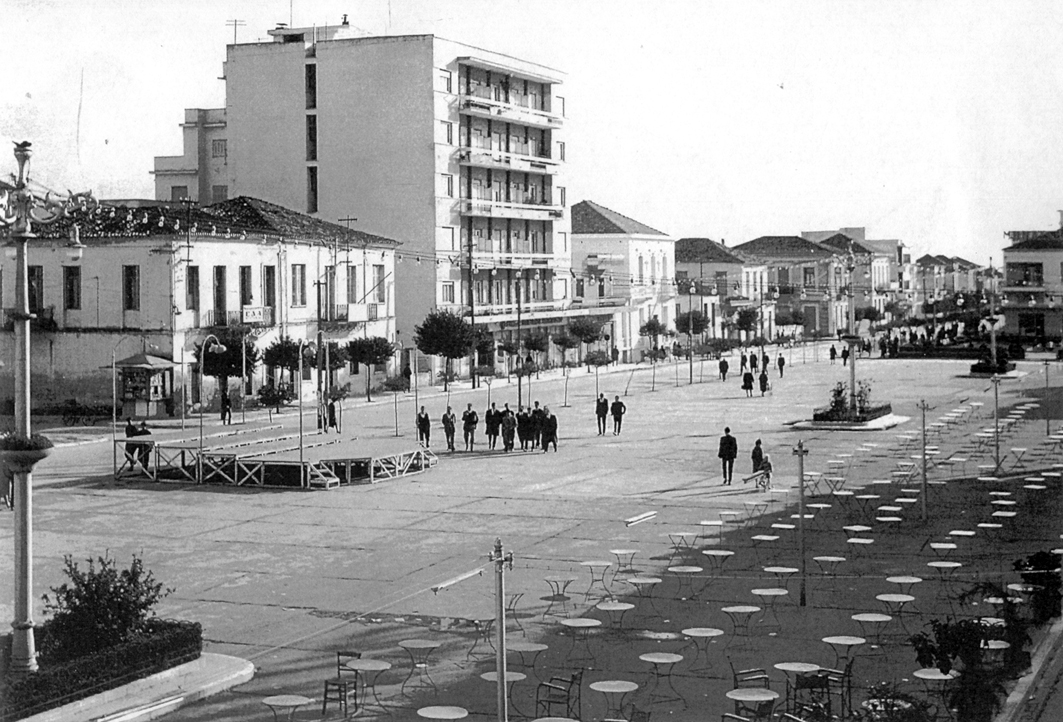 Παλιά Καλαμάτα: Τα καφενεία της κεντρικής μας πλατείας - ΕΦΗΜΕΡΙΔΑ ΘΑΡΡΟΣ