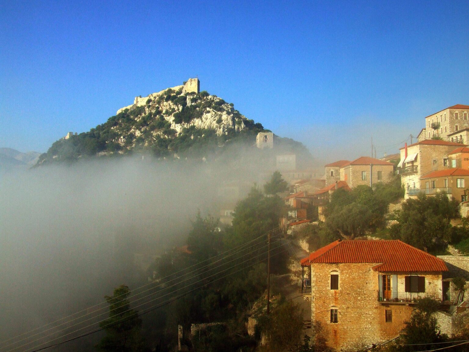 «Ιππότες στον Μοριά και άλλες ιστορίες από τα κάστρα της Πελοποννήσου ...