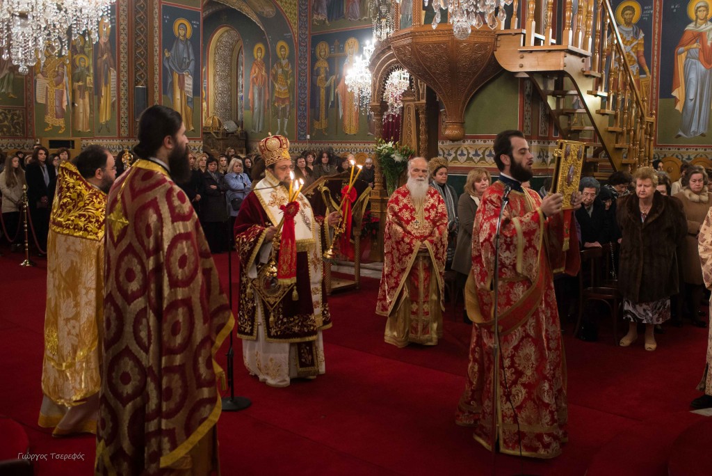 Με διπλές Λειτουργίες ο εορτασμός των Χριστουγέννων στην Ιερά Μητρόπολη ...