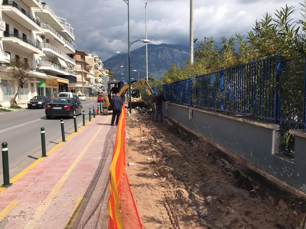 Κατασκευή νοτίου πεζοδρομίου στη Ναυαρίνου - ΕΦΗΜΕΡΙΔΑ ΘΑΡΡΟΣ