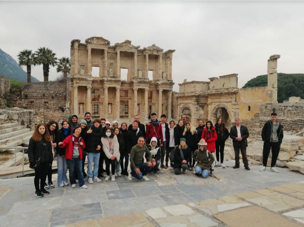 Επίσκεψη στη Σμύρνη για την ομάδα Erasmus του 2ου Γυμνασίου Καλαμάτας ...