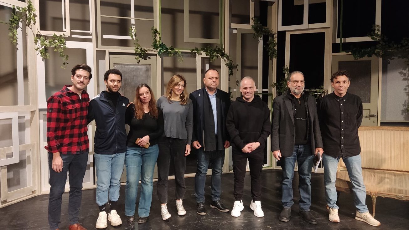 ΔΗΠΕΘΕ Καλαμάτας: Πρεμιέρα αύριο με το «Ο Γορίλας και η Ορτανσία ...
