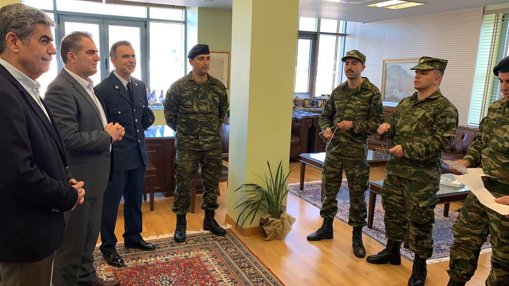 Κάλαντα Πρωτοχρονιάς στο δήμαρχο Καλαμάτας - ΕΦΗΜΕΡΙΔΑ ΘΑΡΡΟΣ
