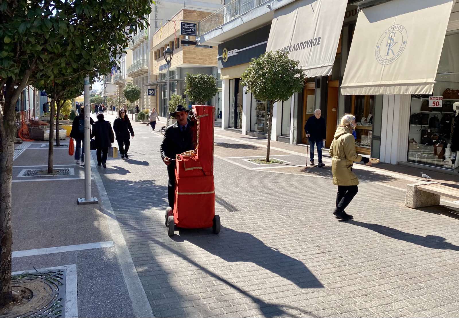 Η λατέρνα - ΕΦΗΜΕΡΙΔΑ ΘΑΡΡΟΣ