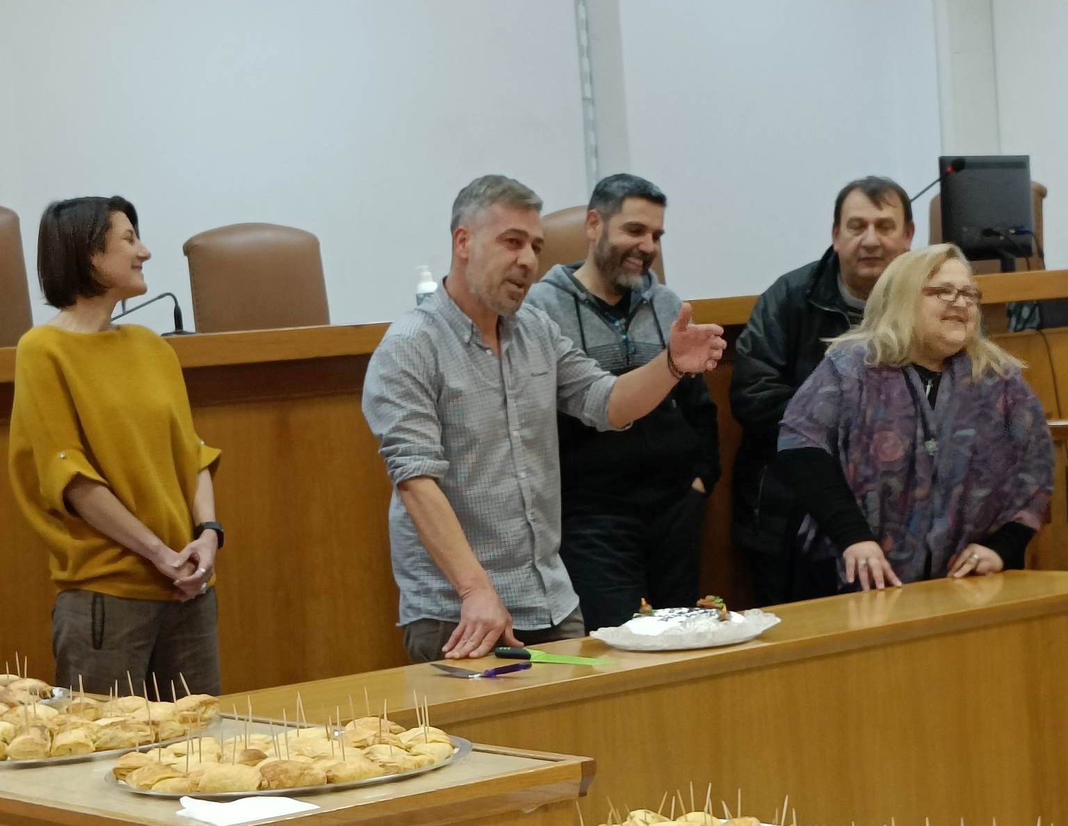 Την πίτα τους έκοψαν χθες οι δικαστικοί υπάλληλοι Καλαμάτας - ΕΦΗΜΕΡΙΔΑ ...