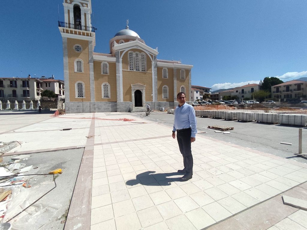 Συνεχίζεται η μαρμαρόστρωση στην Πλατεία Υπαπαντής - ΕΦΗΜΕΡΙΔΑ ΘΑΡΡΟΣ