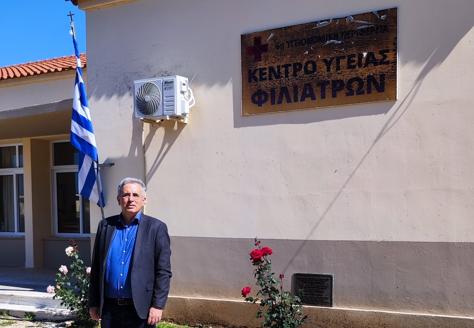 Ο Μανώλης Μάκαρης στο Κέντρο Υγείας Φιλιατρών - ΕΦΗΜΕΡΙΔΑ ΘΑΡΡΟΣ
