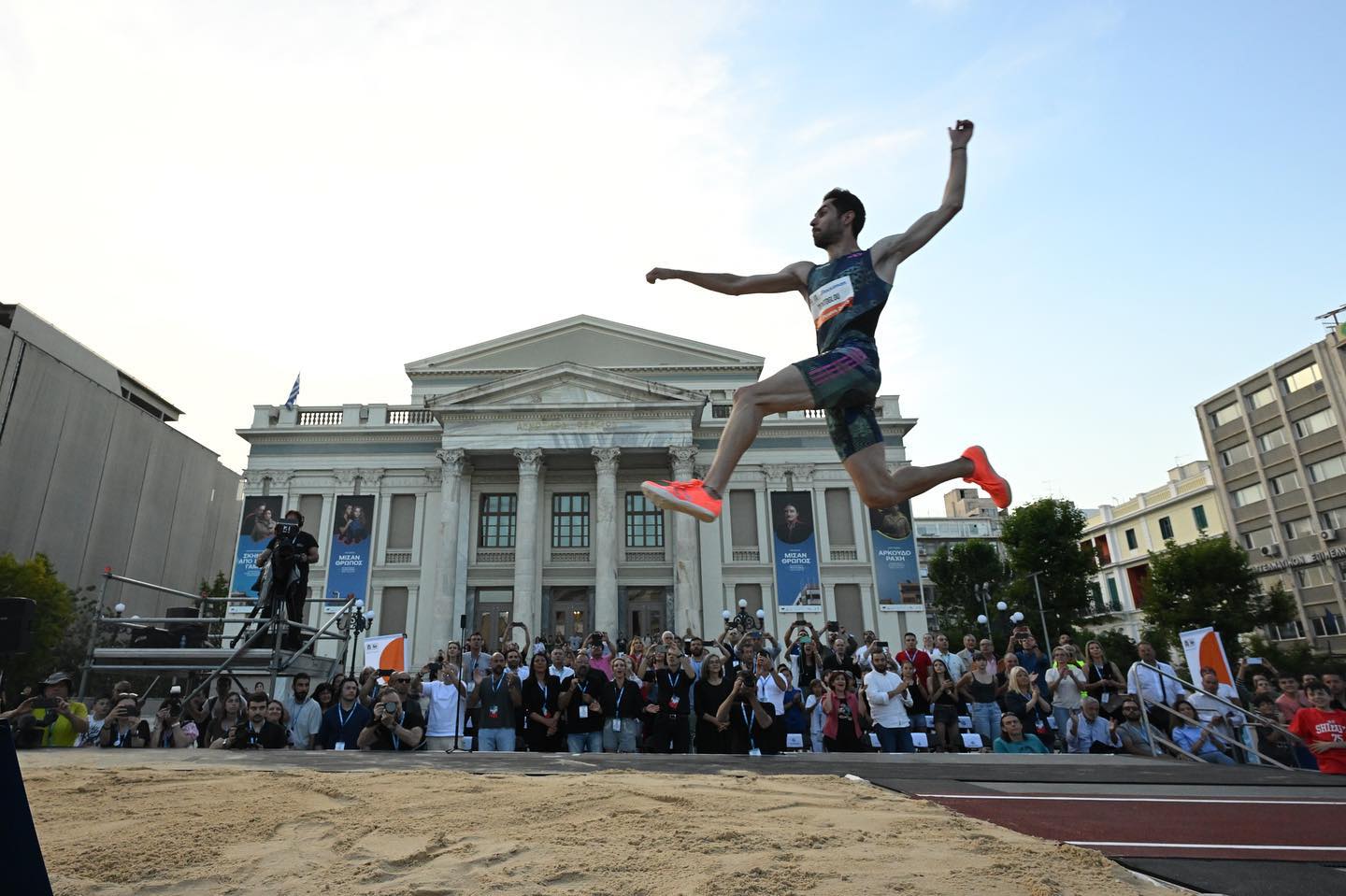 Άλμα στα 8,24μ. για τον Μίλτο Τεντόγλου στο Piraeus Street Long Jump ...