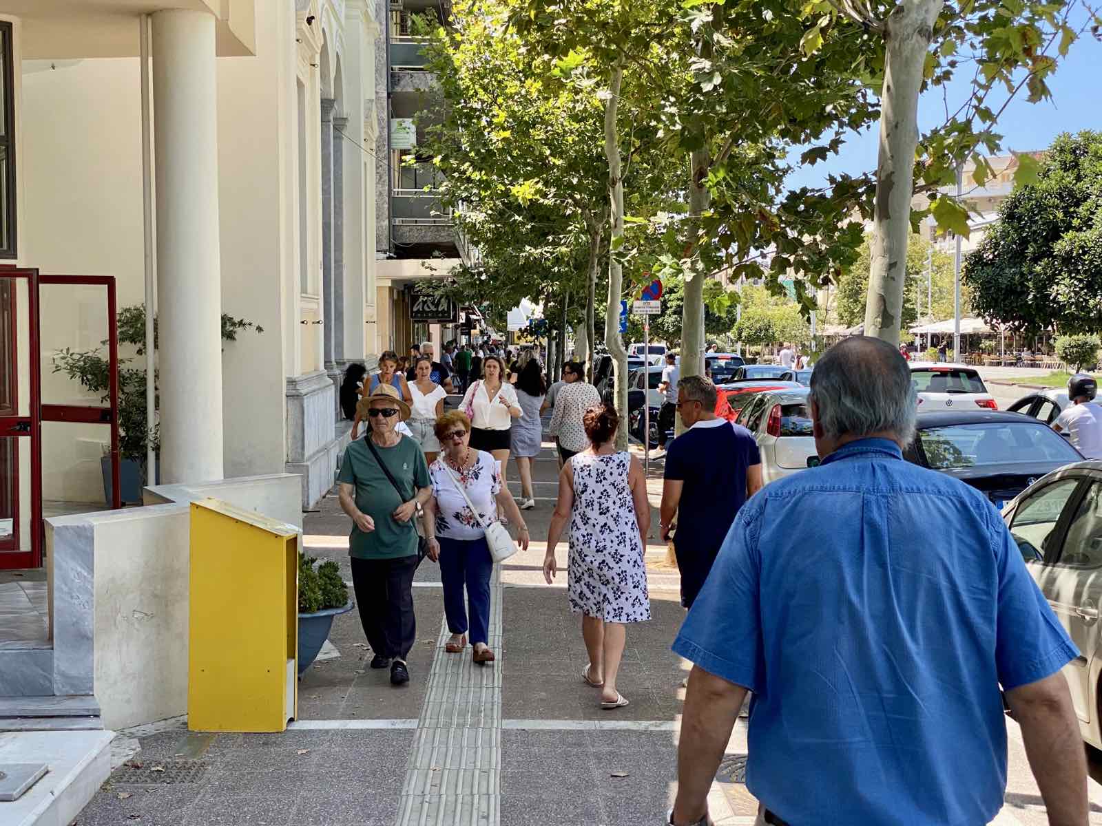 Αυξανόμενη κίνηση στην Καλαμάτα - ΕΦΗΜΕΡΙΔΑ ΘΑΡΡΟΣ