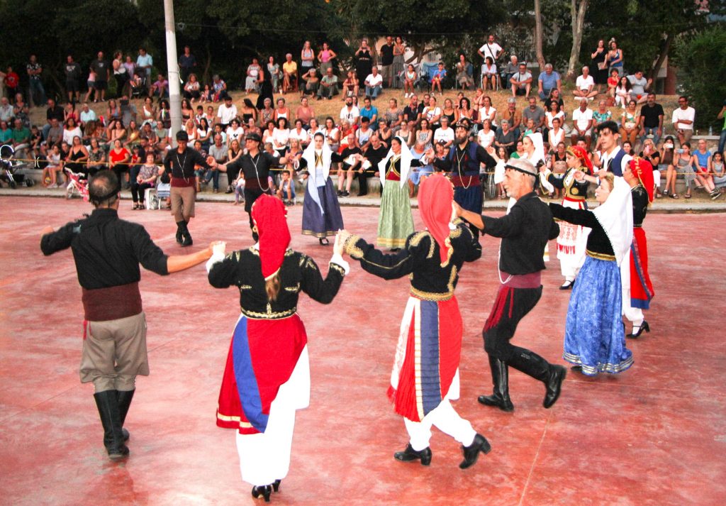 Επιτυχημένο το 2ο Αντάμωμα Παραδοσιακών Χορών του Δήμου Καλαμάτας ...