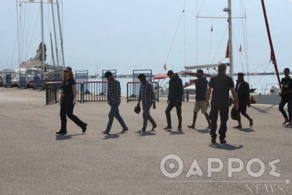 88 μετανάστες μεταφέρονται στην Καλαμάτα - ΕΦΗΜΕΡΙΔΑ ΘΑΡΡΟΣ