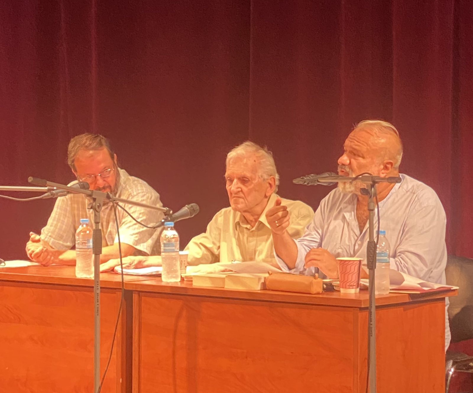 Ο ποιητής Τίτος Πατρίκιος «συστήθηκε» στο κοινό της Καλαμάτας ...