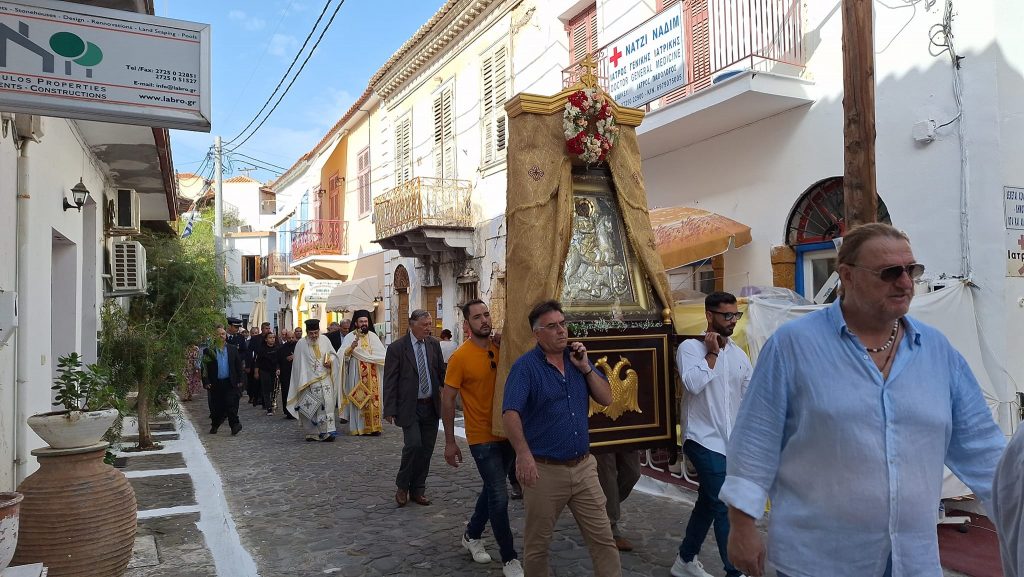 Λαμπρός ο εορτασμός του Αγίου Δημητρίου στην Κορώνη - ΕΦΗΜΕΡΙΔΑ ΘΑΡΡΟΣ