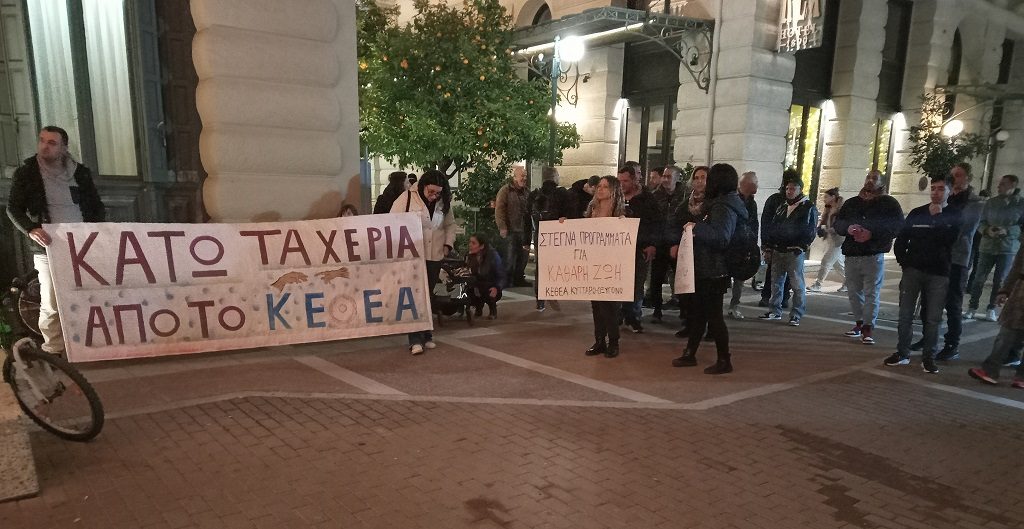 Ανταπόκριση στην παράσταση διαμαρτυρίας για το νομοσχέδιο που διαλύει ...