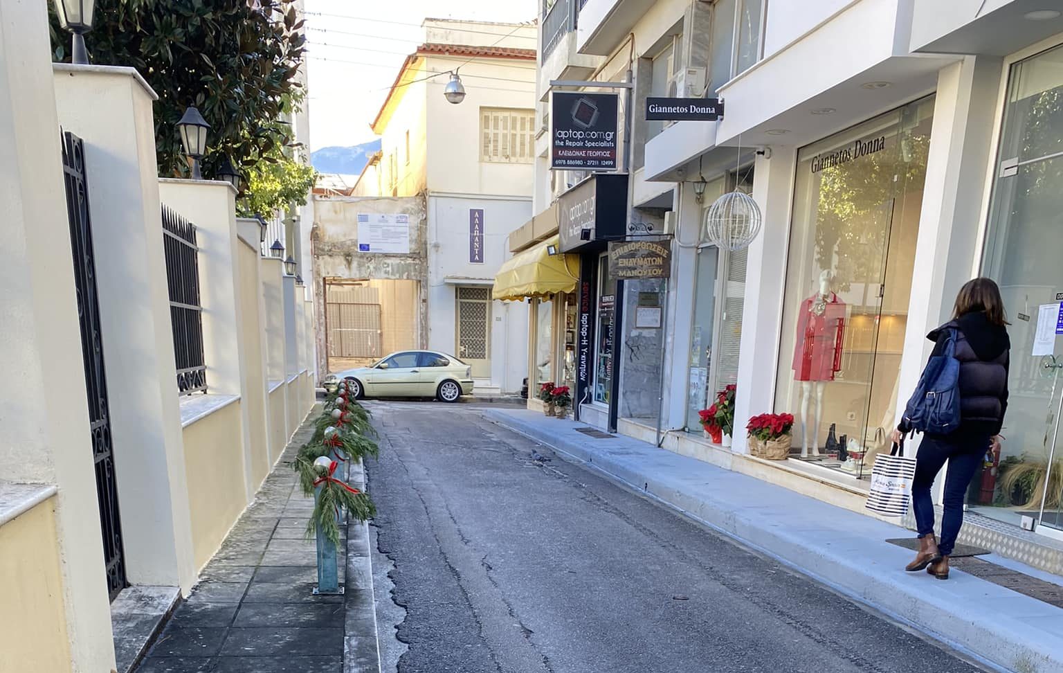 Οι καταστηματάρχες στόλισαν την Παυσανίου - ΕΦΗΜΕΡΙΔΑ ΘΑΡΡΟΣ