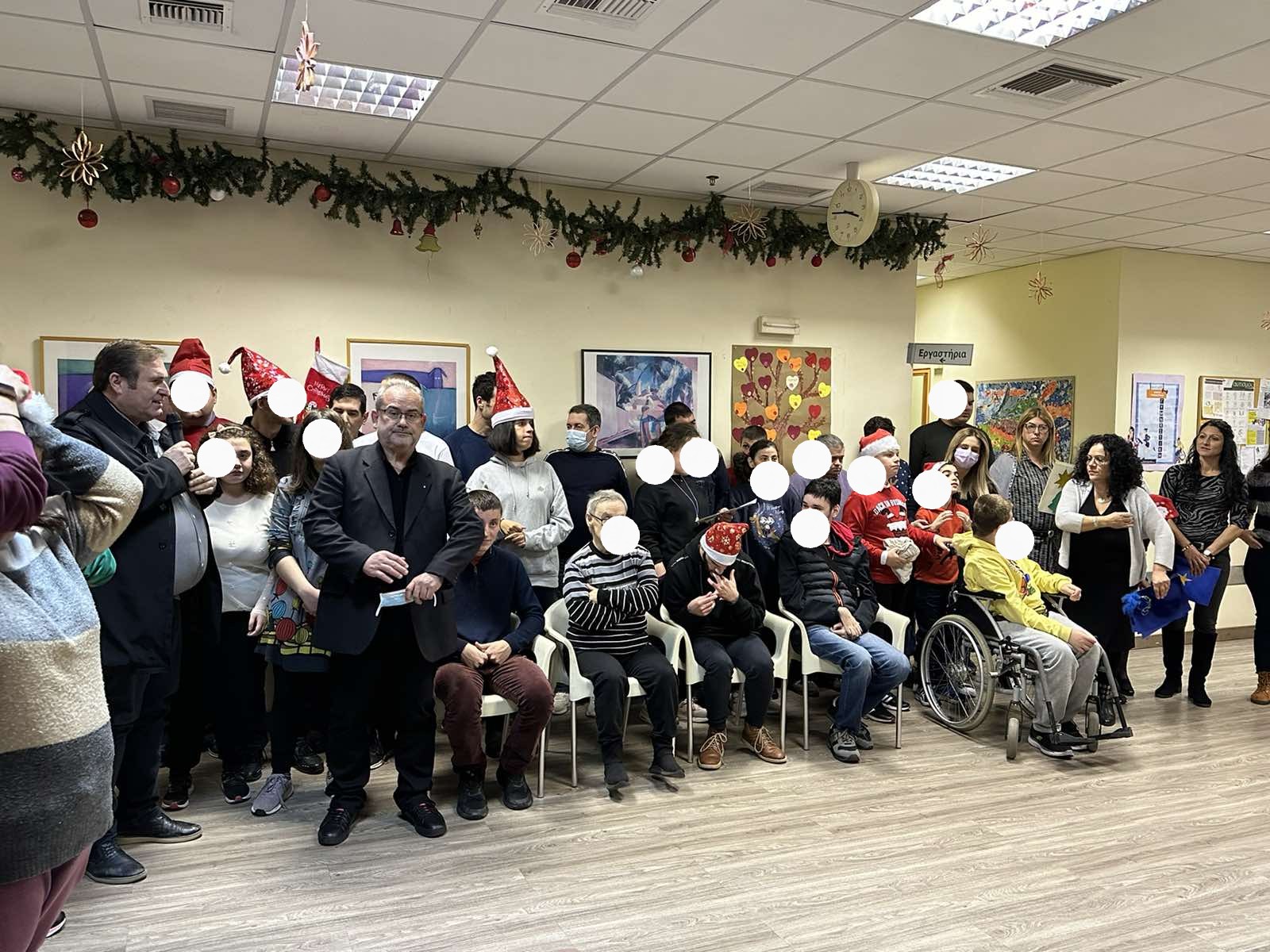 Καταχειροκροτήθηκαν τα παιδιά του ΚΔΑΠμεΑ στην Χριστουγεννιάτικη γιορτή ...