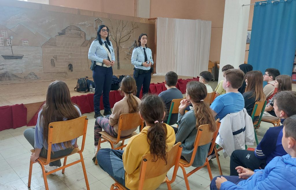Ενημέρωση στο 1ο Δημοτικό Σχολείο Καλαμάτας για την Οδική Ασφάλεια ...