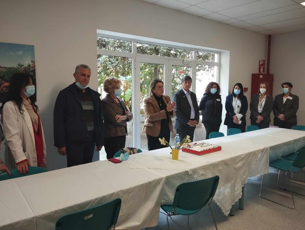 Γ.Ν. Καλαμάτας: Κοπή πρωτοχρονιάτικης πίτας για το προσωπικό του ...
