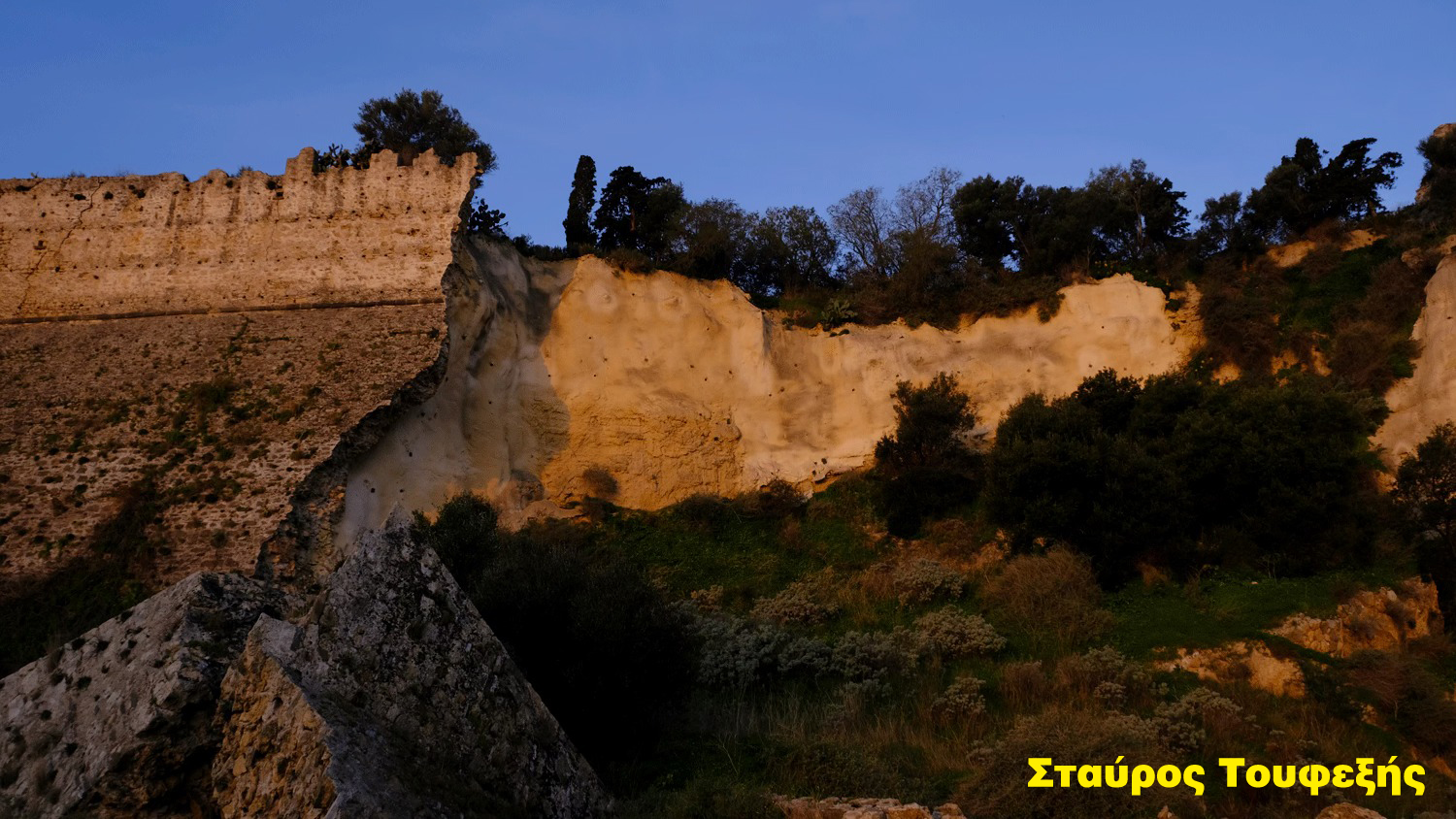 Καταρρέει το Κάστρο της Κορώνης - ΕΦΗΜΕΡΙΔΑ ΘΑΡΡΟΣ