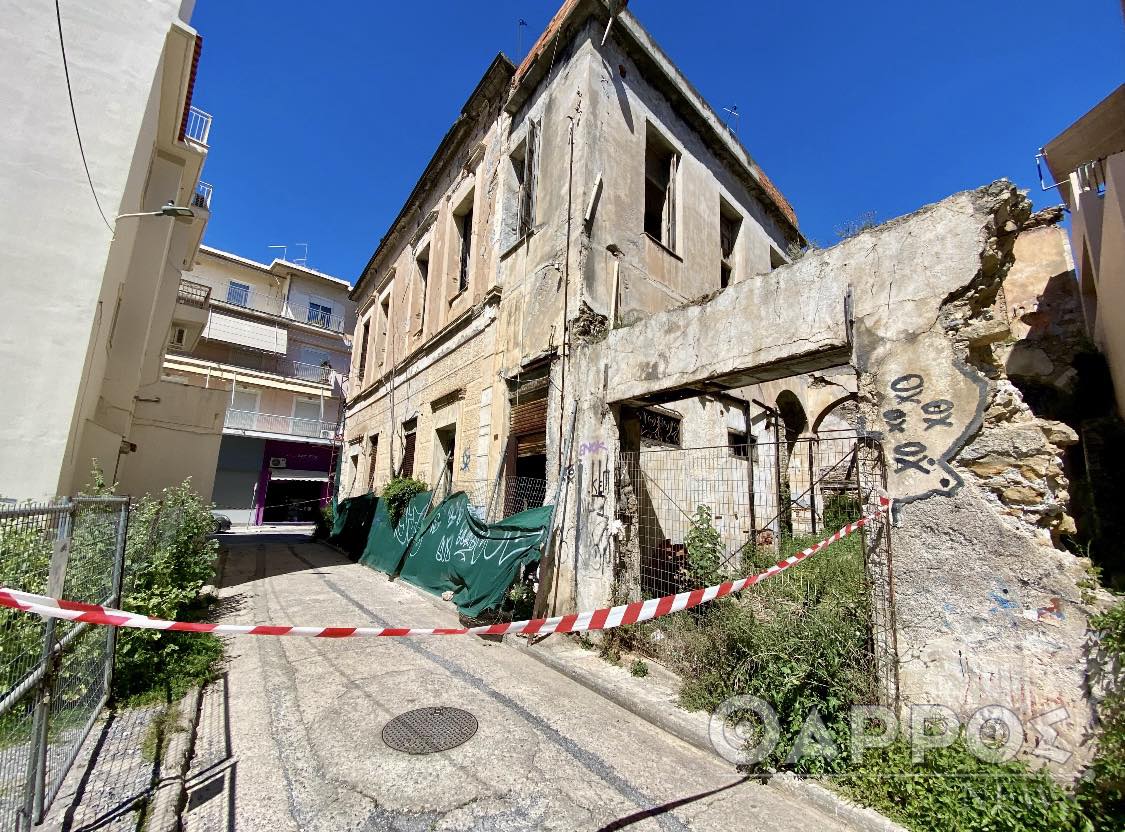 Αποκλείστηκε οδός λόγω ετοιμόρροπου κτηρίου στην Καλαμάτα - ΕΦΗΜΕΡΙΔΑ ...