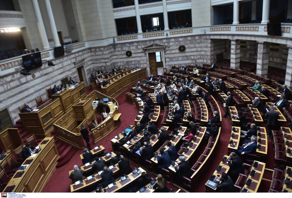 Βουλή: Ψηφίστηκε το νομοσχέδιο για τα μη κρατικά ΑΕΙ με 159 «ναι ...