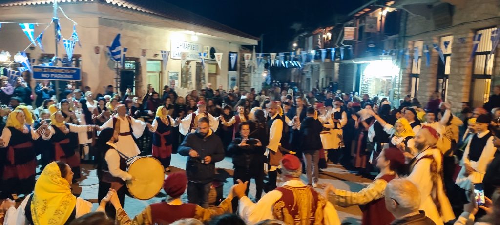 Σιδηρόκαστρο: Αναβίωσαν και φέτος οι εντυπωσιακές λαμπαδηφορίες ...