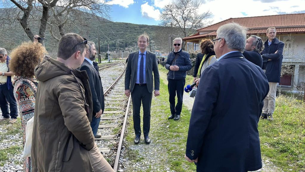 Ελβετική αντιπροσωπεία σε σταθμούς ΟΣΕ της Πελοποννήσου - ΕΦΗΜΕΡΙΔΑ ΘΑΡΡΟΣ
