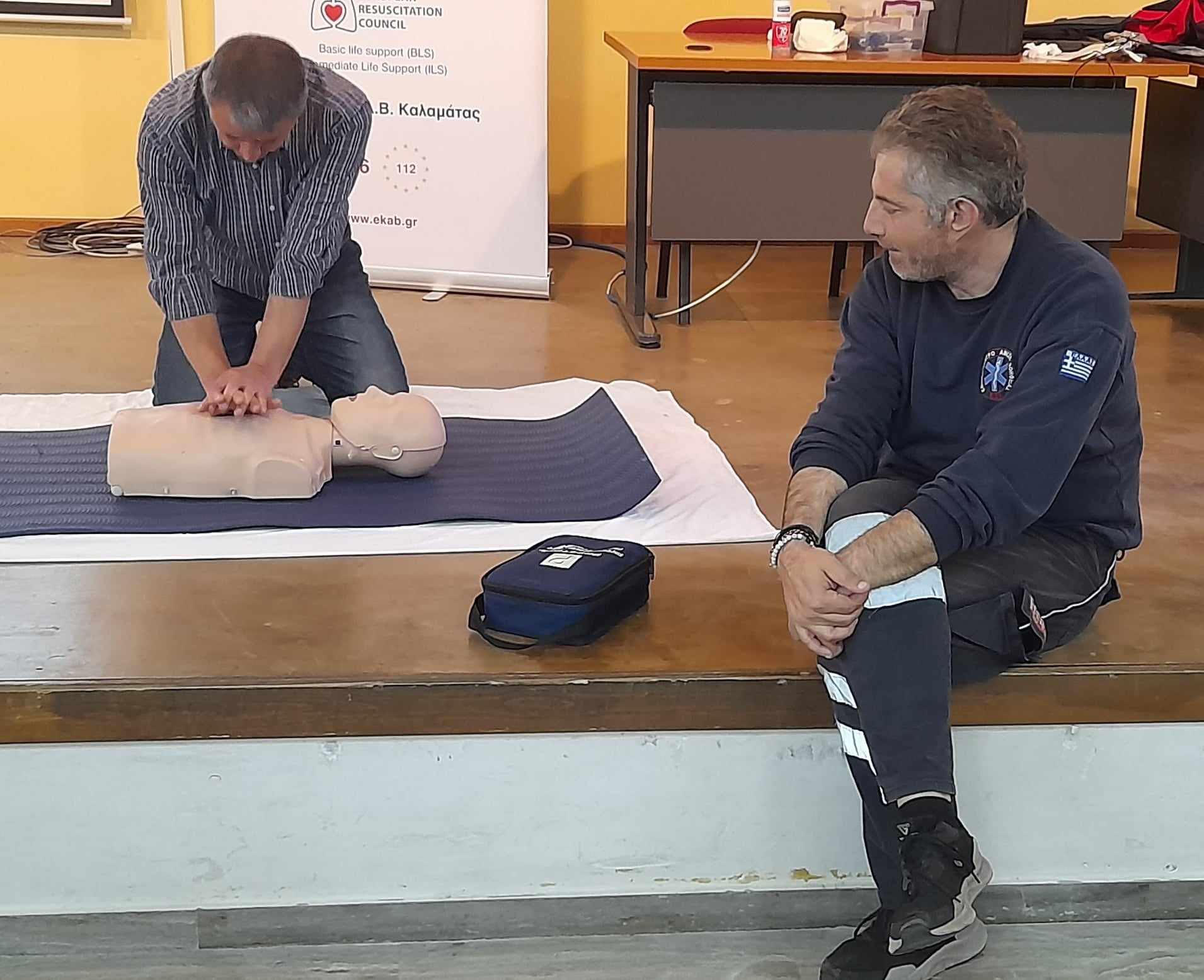 Σεμινάριο Πρώτων Βοηθειών στο 1ο Γυμνάσιο Καλαμάτας - ΕΦΗΜΕΡΙΔΑ ΘΑΡΡΟΣ