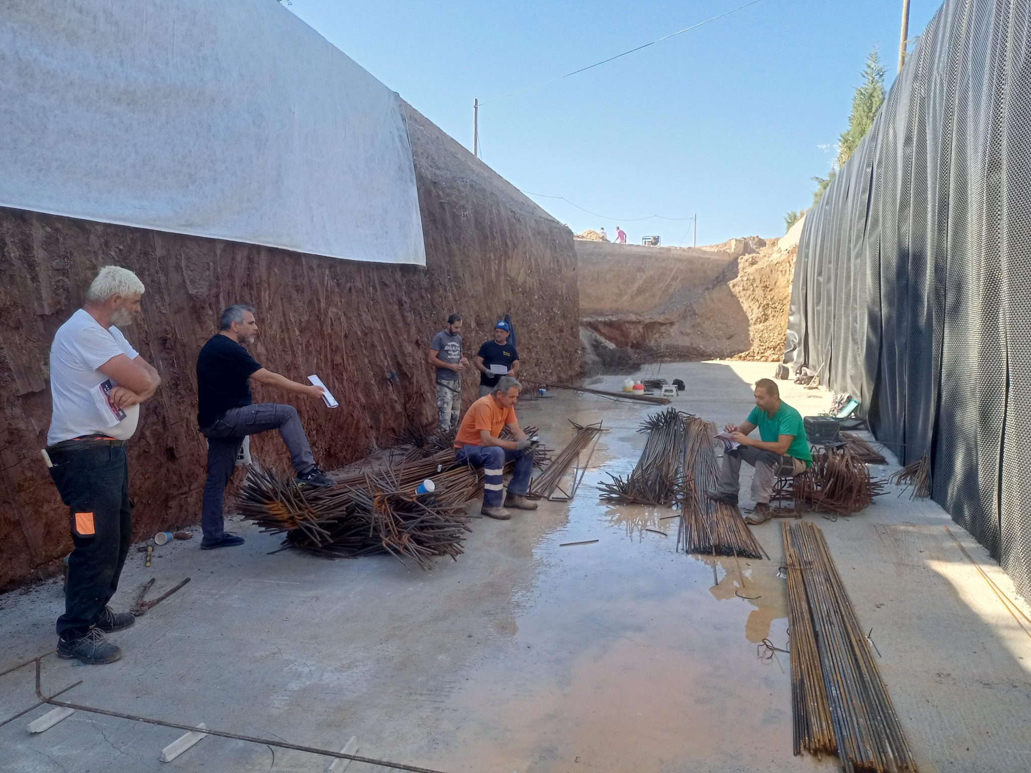 Περιοδεία ΚΚΕ Μεσσηνίας στις οικοδομές - ΕΦΗΜΕΡΙΔΑ ΘΑΡΡΟΣ