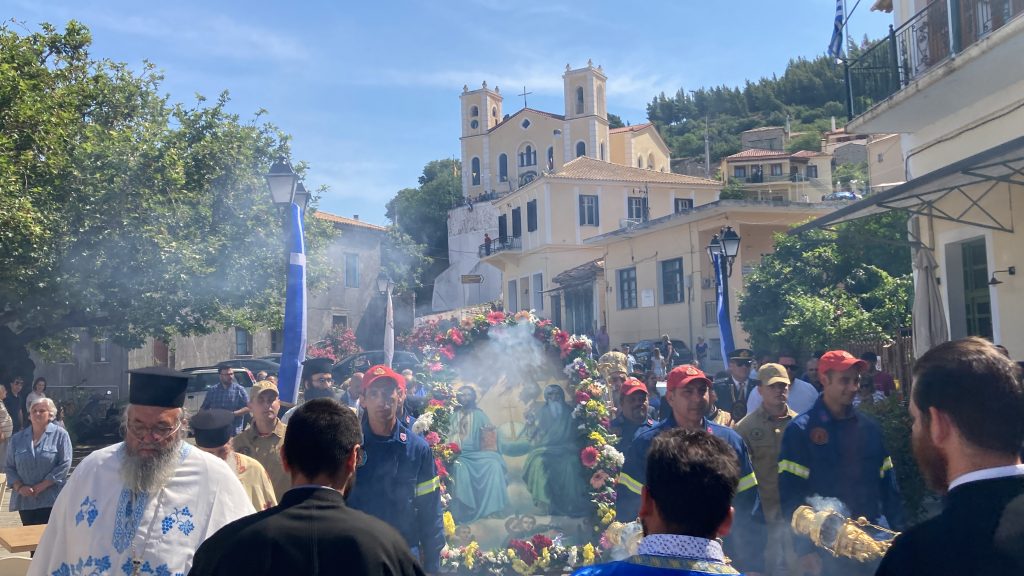 Η Κυπαρισσία τιμά την Πεντηκοστή και το Άγιο Πνεύμα - ΕΦΗΜΕΡΙΔΑ ΘΑΡΡΟΣ