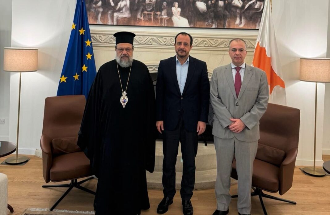 Ο Μεσσηνίας Χρυσόστομος και ο γενικός γραμματέας Θρησκευμάτων στην ...