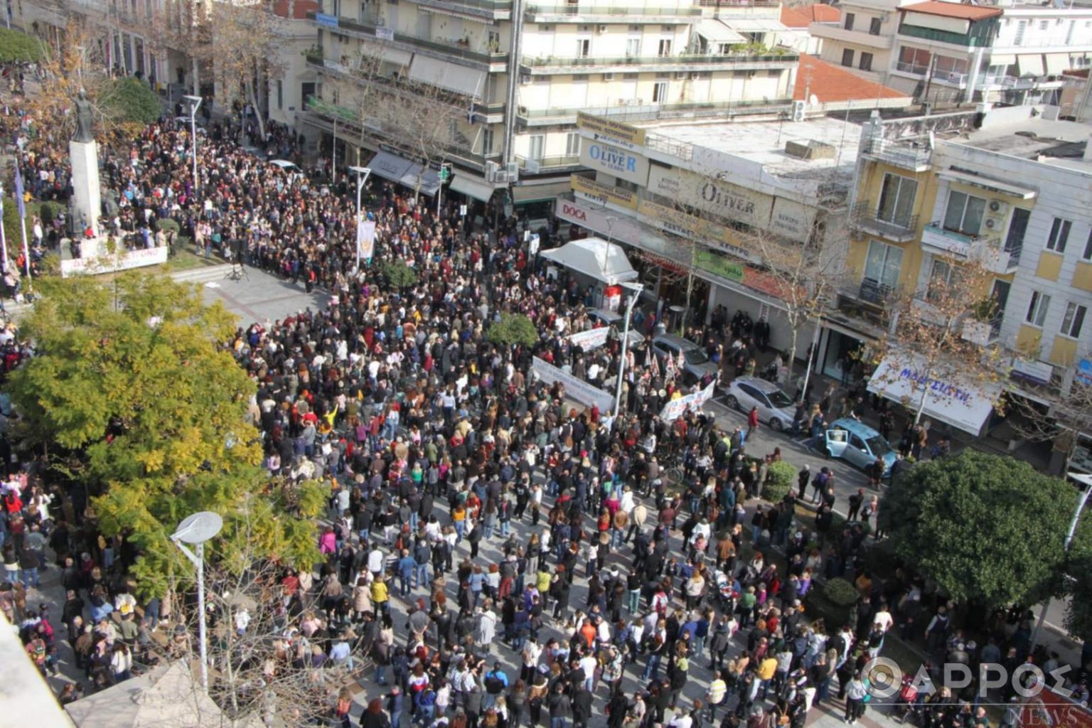 Οι δημοσιογράφοι στην πρώτη γραμμή των συλλαλητηρίων για τα Τέμπη ...