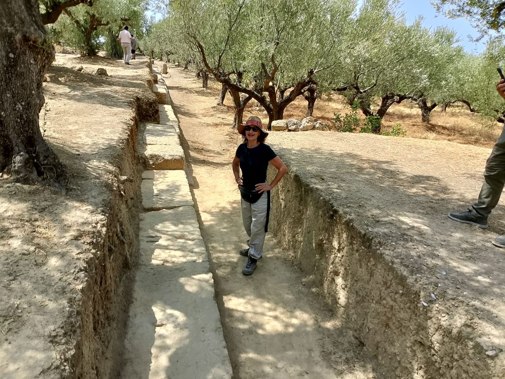 Ξένη Αραπογιάννη για Αρχαία Θουρία: Εντυπωσιάζουν η αρχιτεκτονική ...