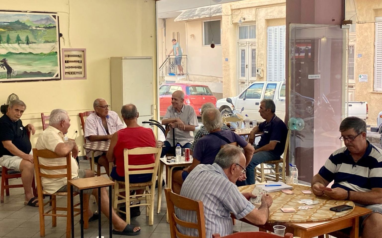 Τα παλιά καφενεία της Καλαμάτας συνεχίζουν να σερβίρουν… ιστορία και ...