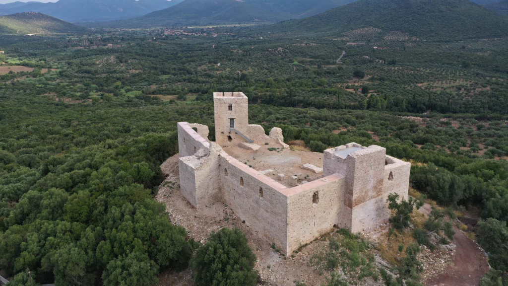 Γνωριμία με δύο φραγκικές οχυρώσεις στην Άνω Μεσσηνία με την ομάδα ...