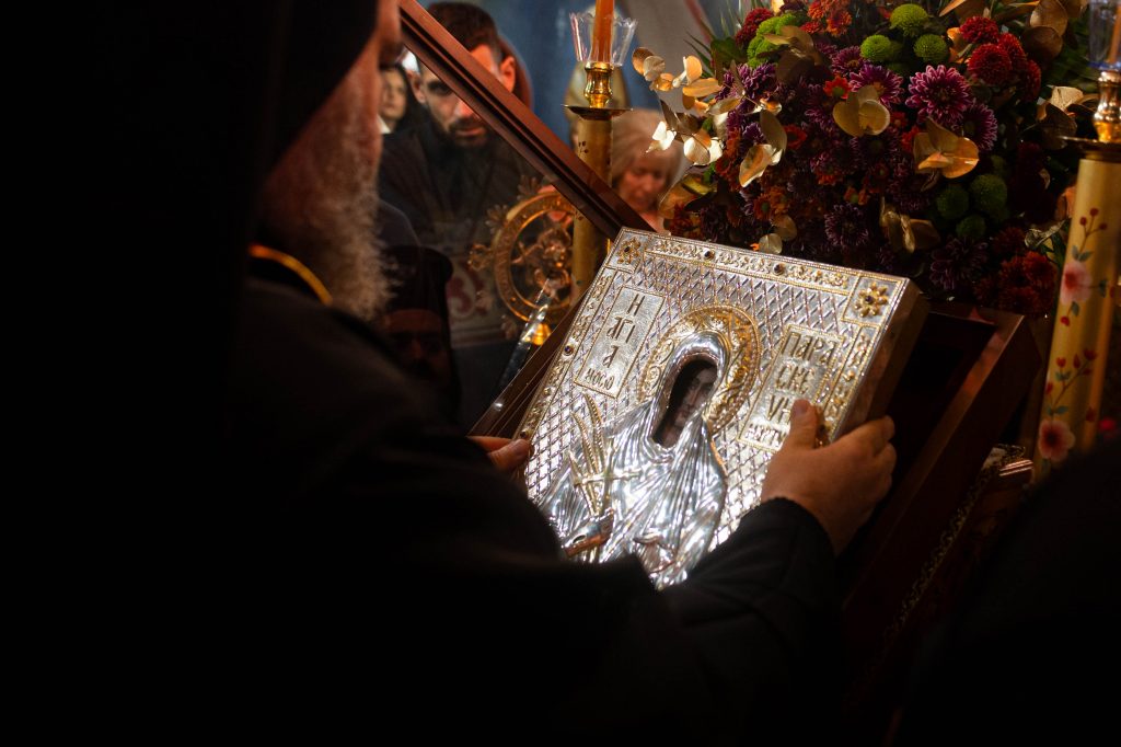 Υποδοχή της Ιεράς Εικόνος της Αγίας Παρασκευής στην Καλαμάτα ...
