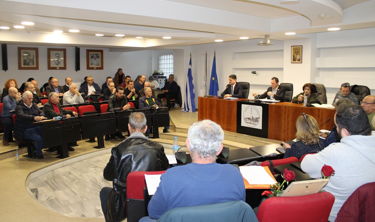 Δ.Σ. Μεσσήνης: Τις ευχές για καλή χρονιά διαδέχθηκαν εντάσεις και ...